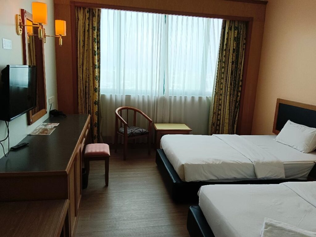 SUPER TWINS - Paramount Hotel Sibu